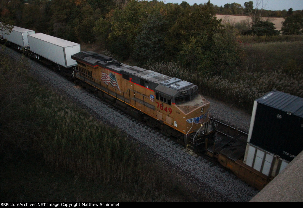 UP 7849 - Mid Train DPU